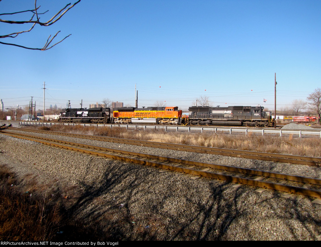 NS 2693, BNSF 9280, NS 2521
